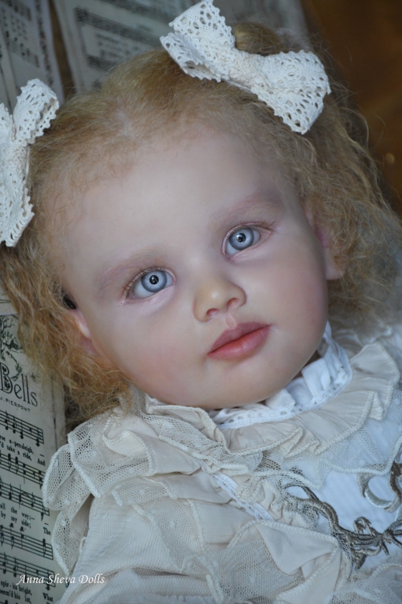 Sheva Dolls | Vivien